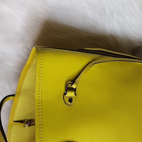 Louis Vuitton | Bags | Louis Vuitton Neverfull Mm Epi Pistache Yellow ...